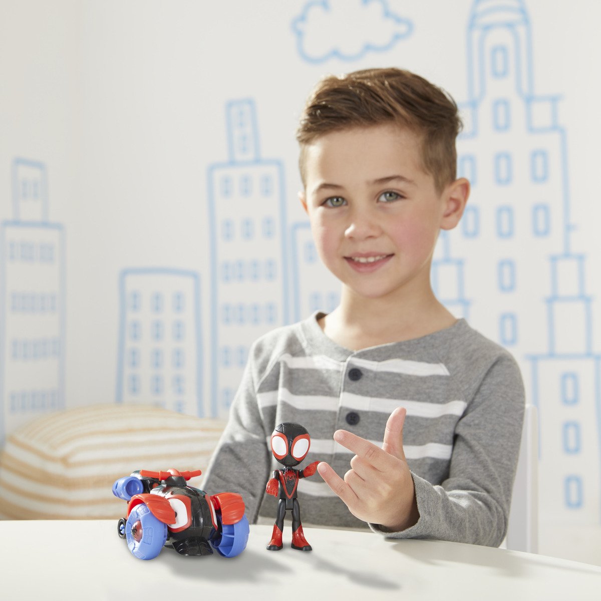 Figura Spidey And His Amazing Friends Miles Techno Racer