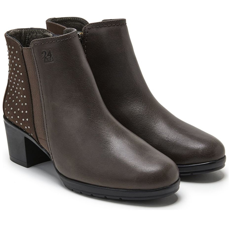 Botín Liso para Dama con Diseño en Parte Trasera, Color Café, 24Hrs.