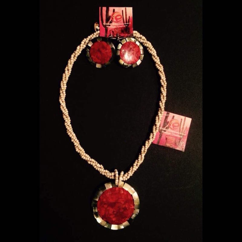 Collar Artesanal De Shakira Y Concha Roja