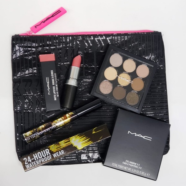 KIT COSMETICOS MAC + COSMETIQUERA (4 pzas)
