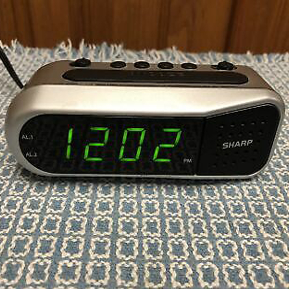 Reloj Despertador Sharp Mod. SPC100D Plata Reacondicionado