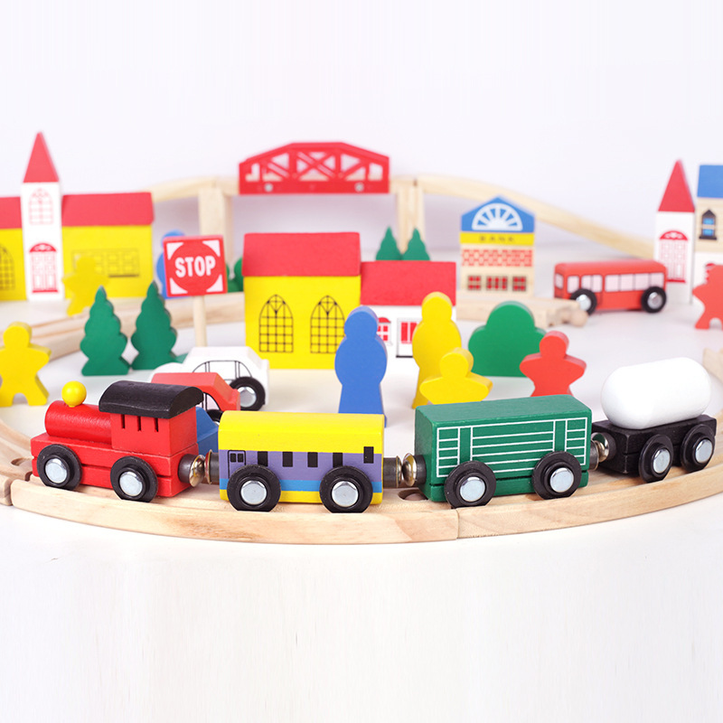 Tren de madera con 100 piezas