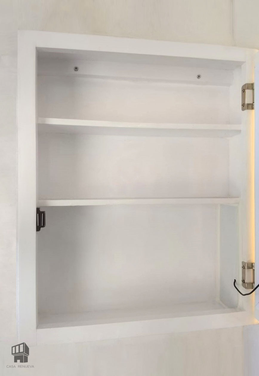 Botiquín de iluminación led con apagador touch ideal para baño Casa Renueva