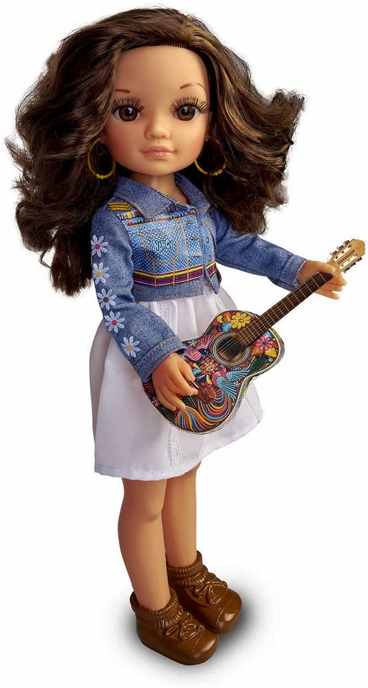 Nancy Influencer Un Día Con Bala 45cm Altura Con Guitarra