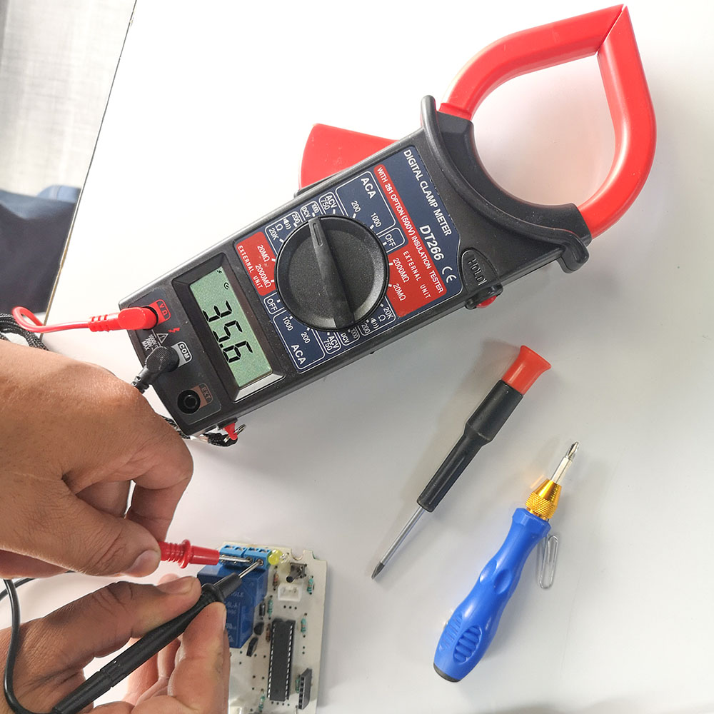 Multimetro de Seguridad para Altas Corrientes con Gancho Amperimetrico ...