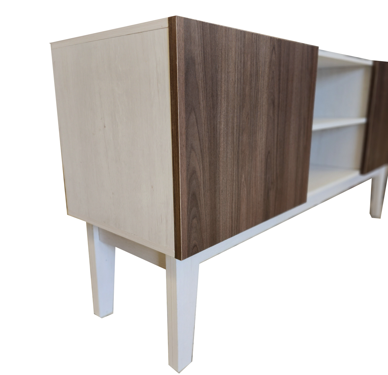 Mueble multiusos familia Raahe acabado nogal con nieve.