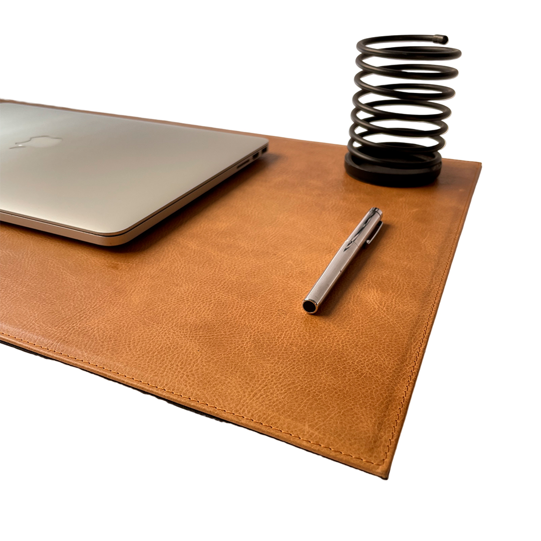Tapete escritorio Terra de cuero natural marca DAJU