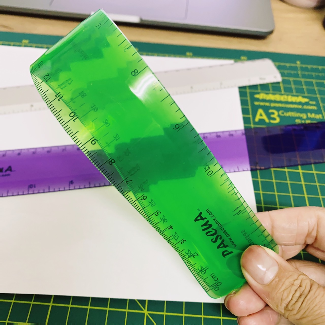 Regla super flexible de plástico de colores surtidos 30 cm Irrompible ...