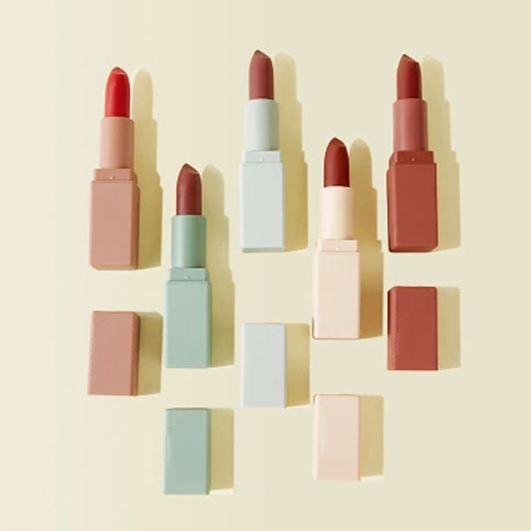 Set de 5 labiales tonos rojos matte by Bonita Cosméticos.