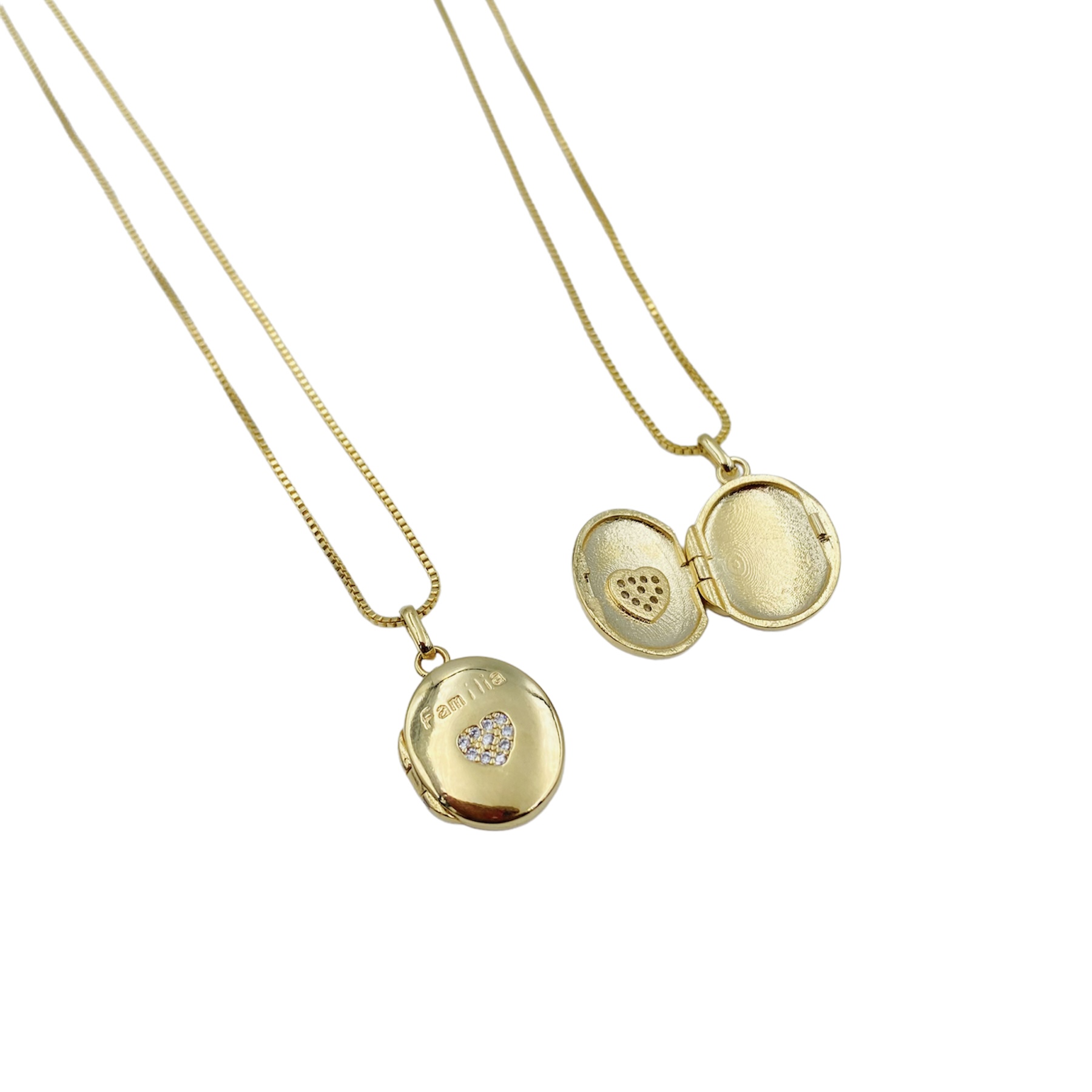 Collar relicario Familia- Baño de oro 18K Corazon.