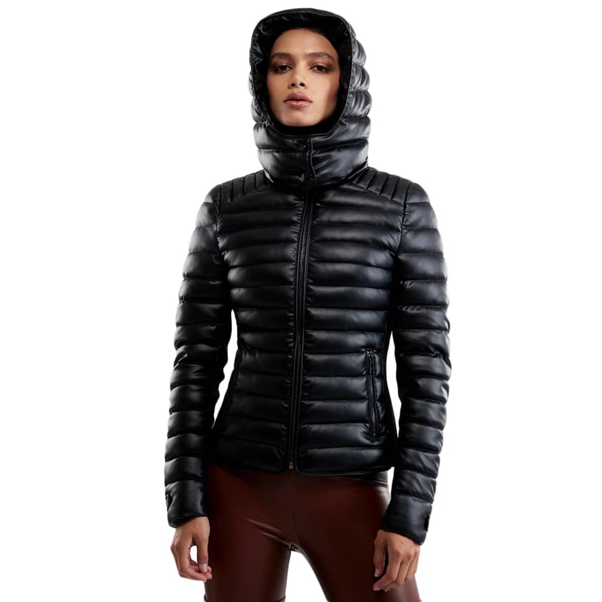 Chamarra negra de mujer con tacto de piel y capucha, marca Holly Land ...