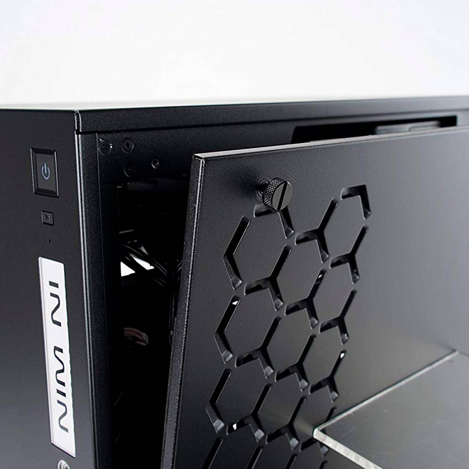 Gabinete IN WIN 301 Black MiniTorre Micro ATX Vidrio Templado IW-A1-BL