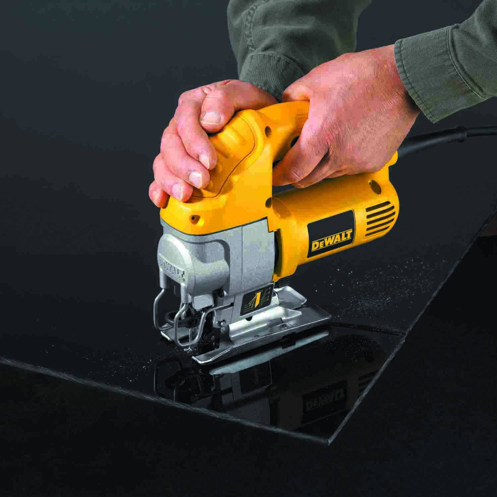 Sierra Caladora DEWALT DW317 660W VV