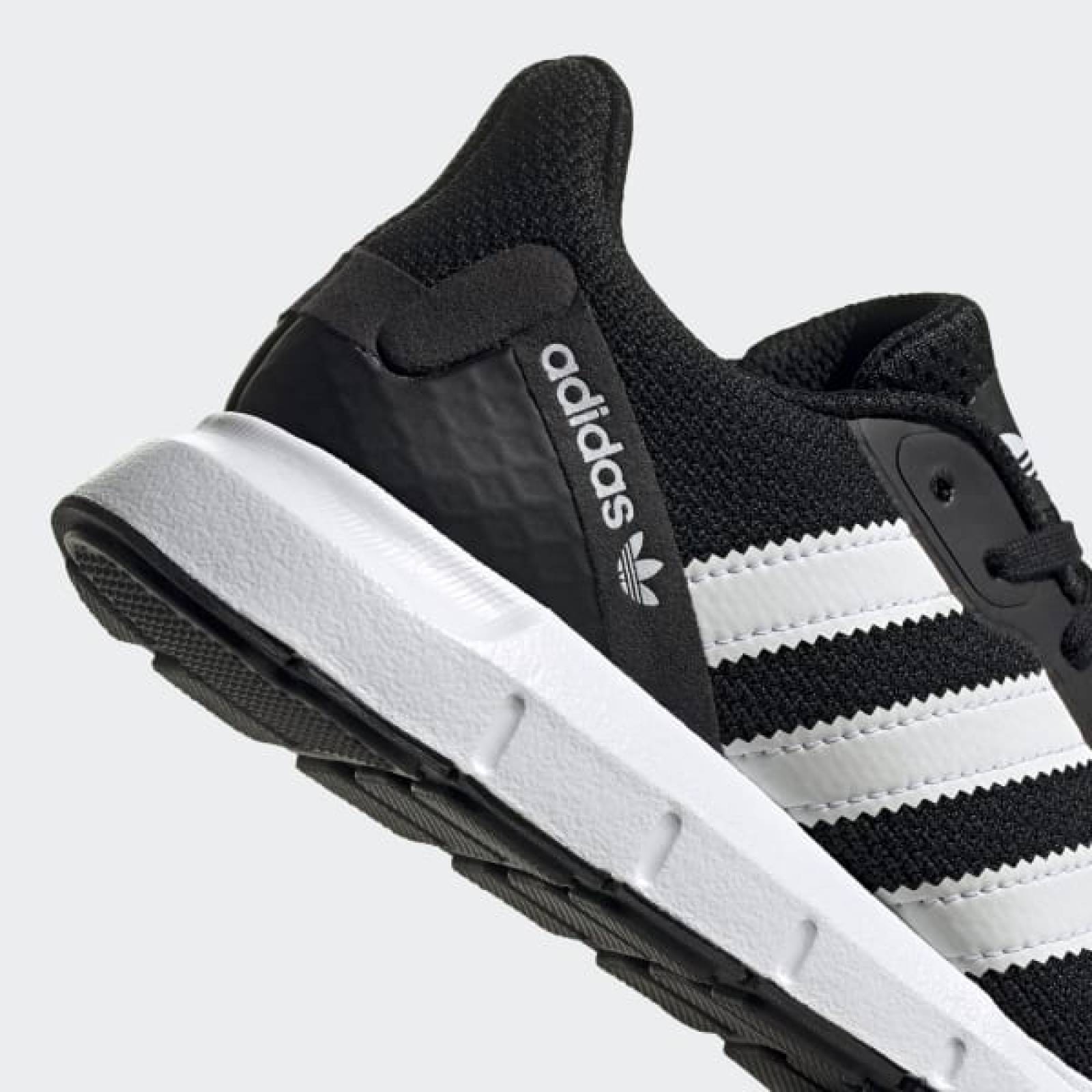 TENIS SWIFT RUN RF DAMA ADIDAS FW1705 NEGRO