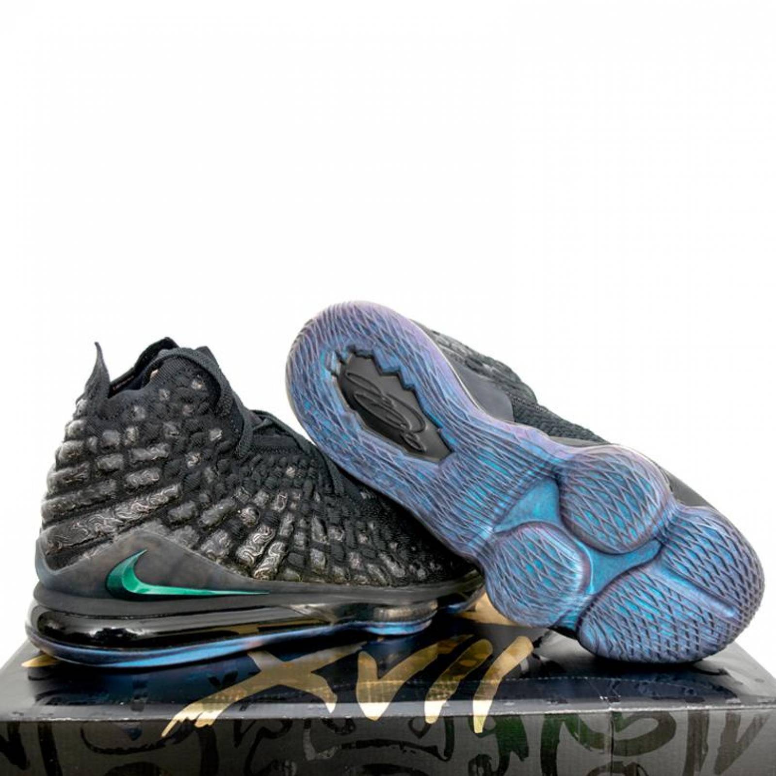 TENIS LEBRON XVII EDICION ESPECIAL