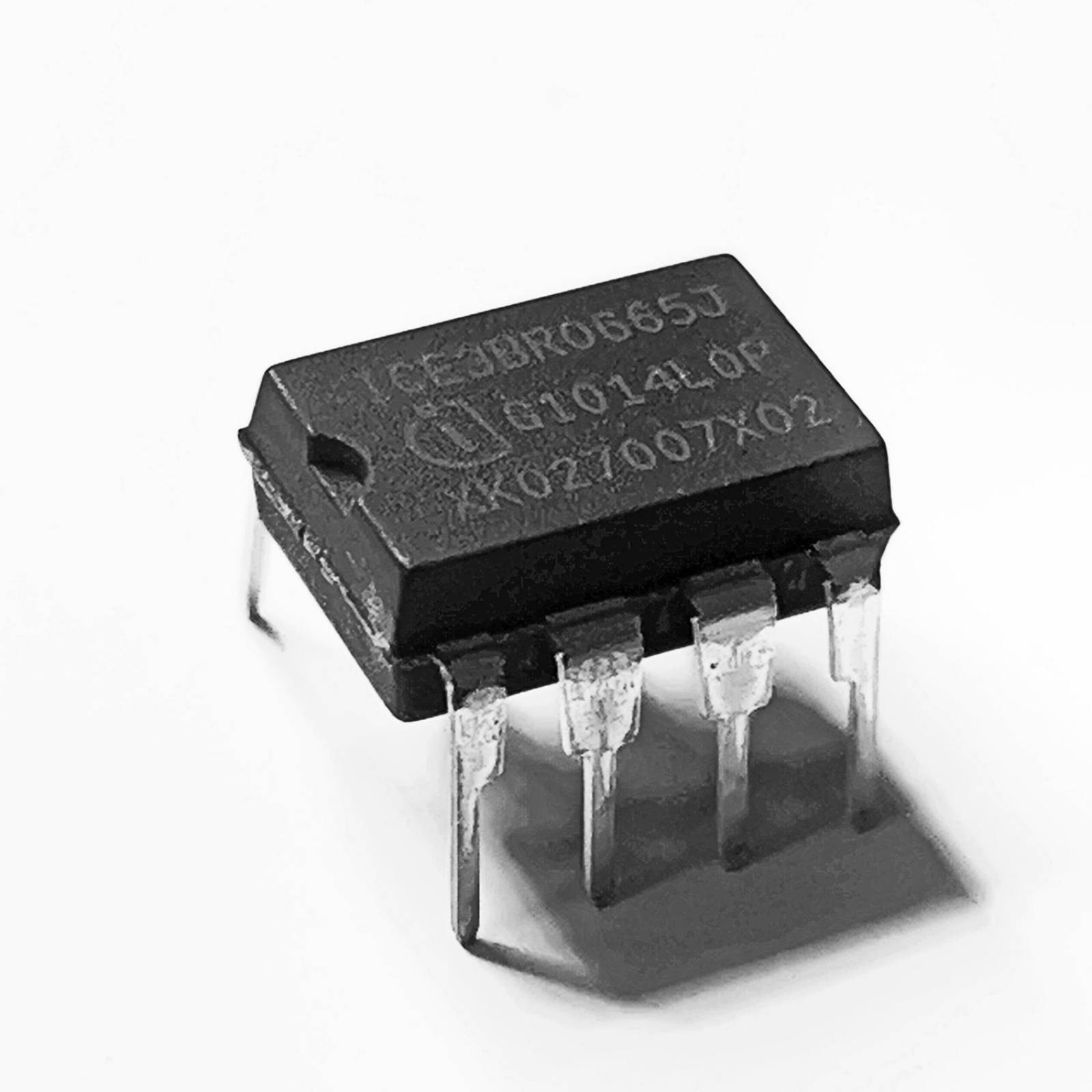 ICE3BR0665J Circuito Integrado Controlador Fuente Conmutada