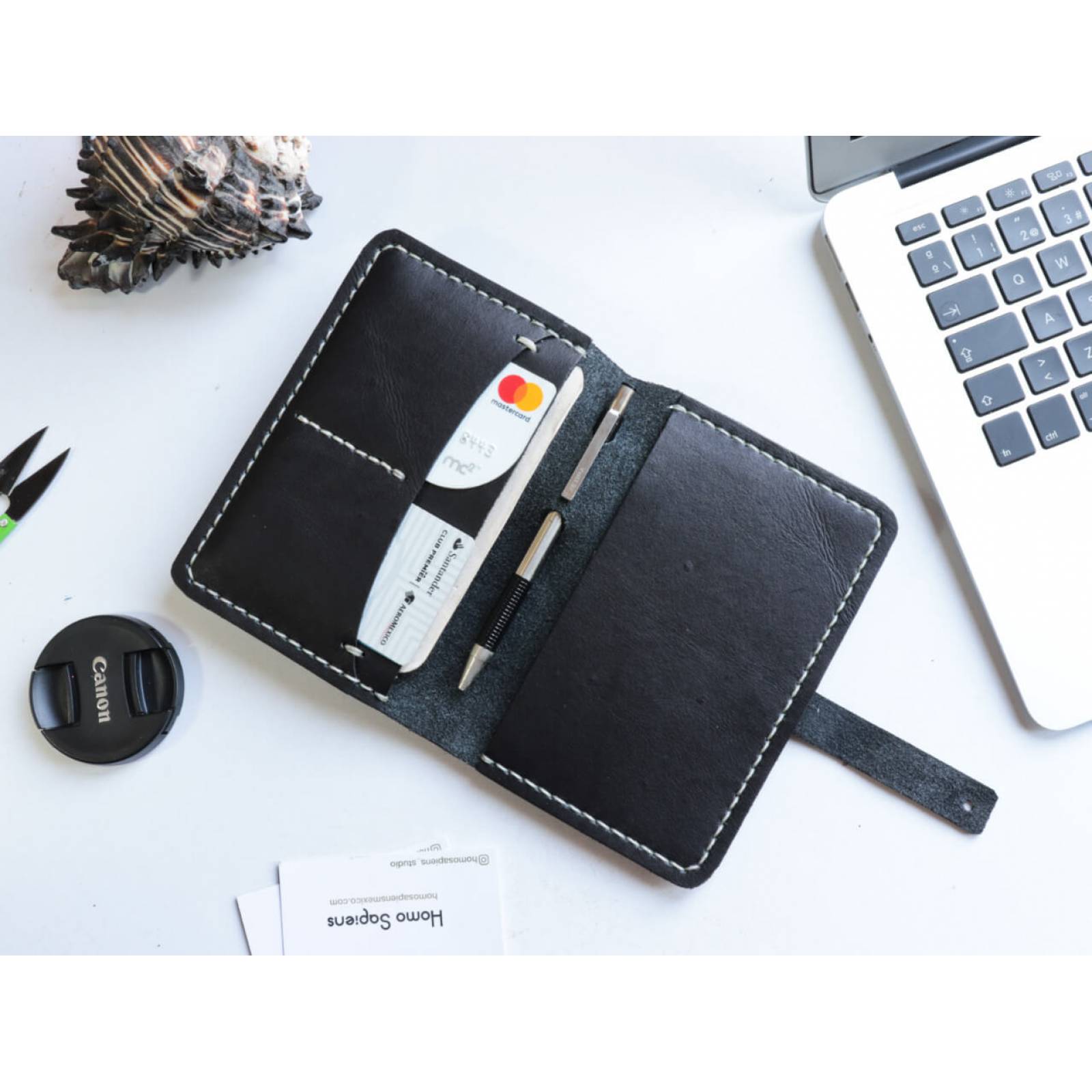 Porta documentos con tira y espacio para tarjetas