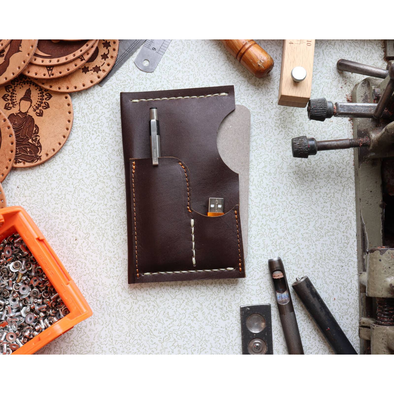 Porta Libreta Con Espacio Para Lapicera café oscuro