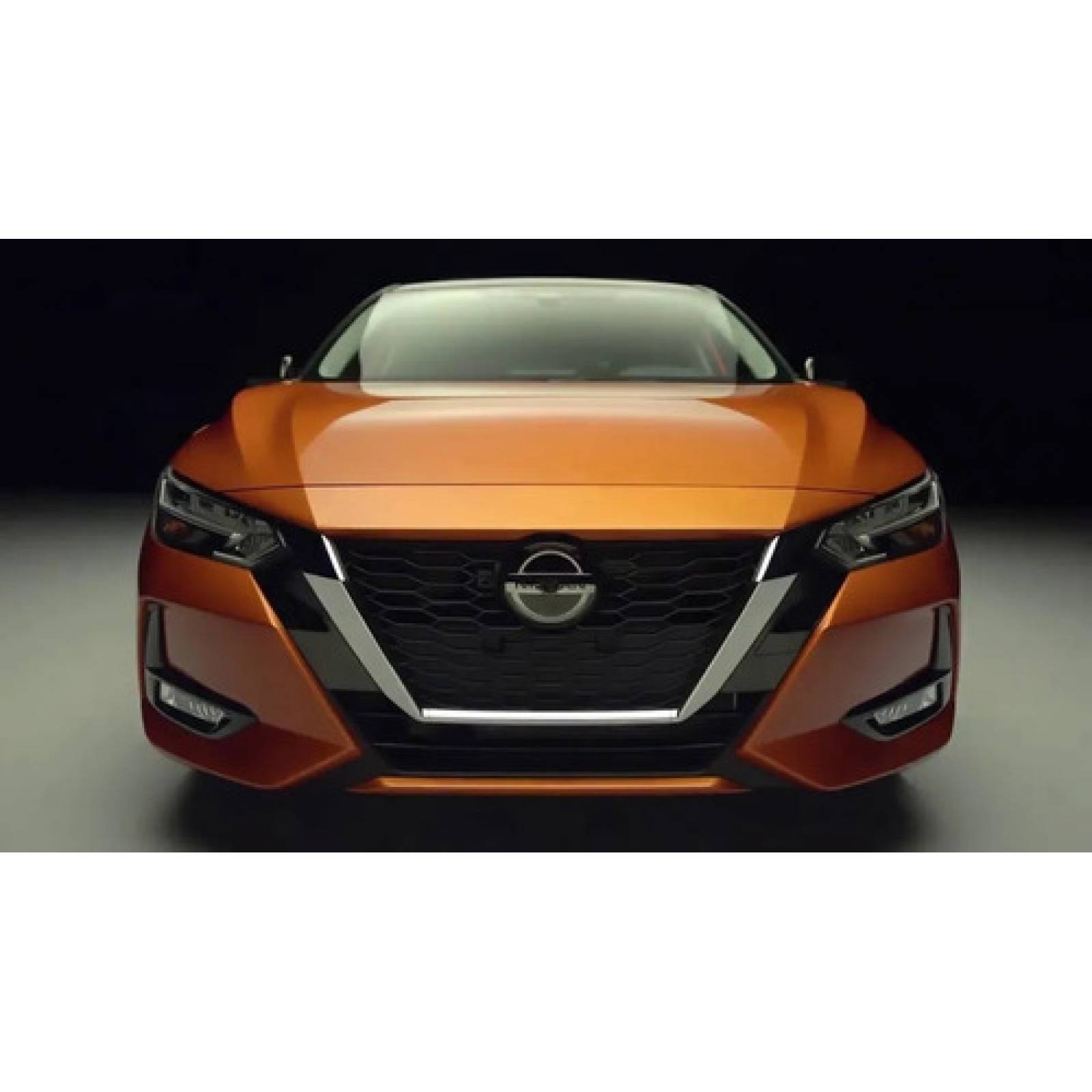 Parrilla Delantera Nissan Original Sentra 2020-2021