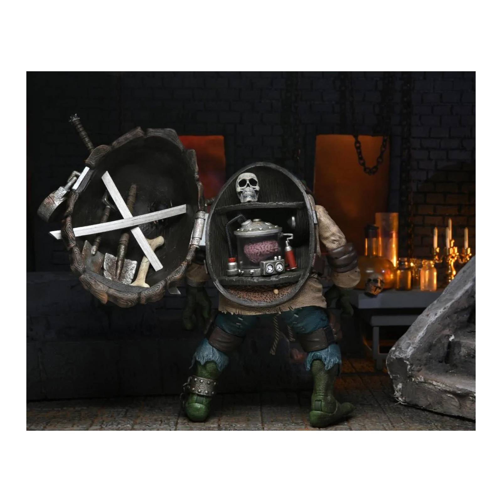 Figura Neca: Universal Monsters TMNT - Leonardo como Igor