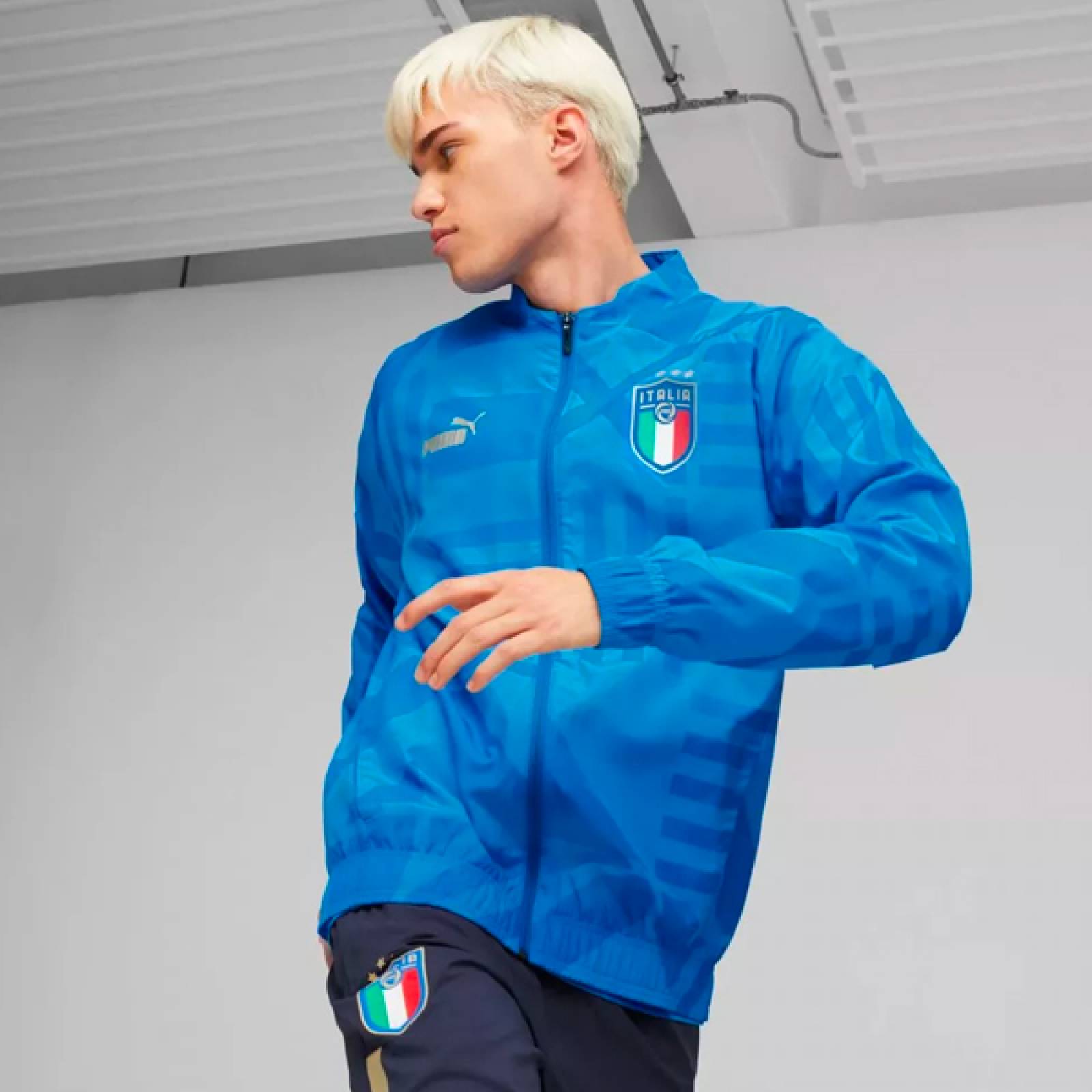 Chamarra Puma Italia Home Prematch Hombre 767053 17