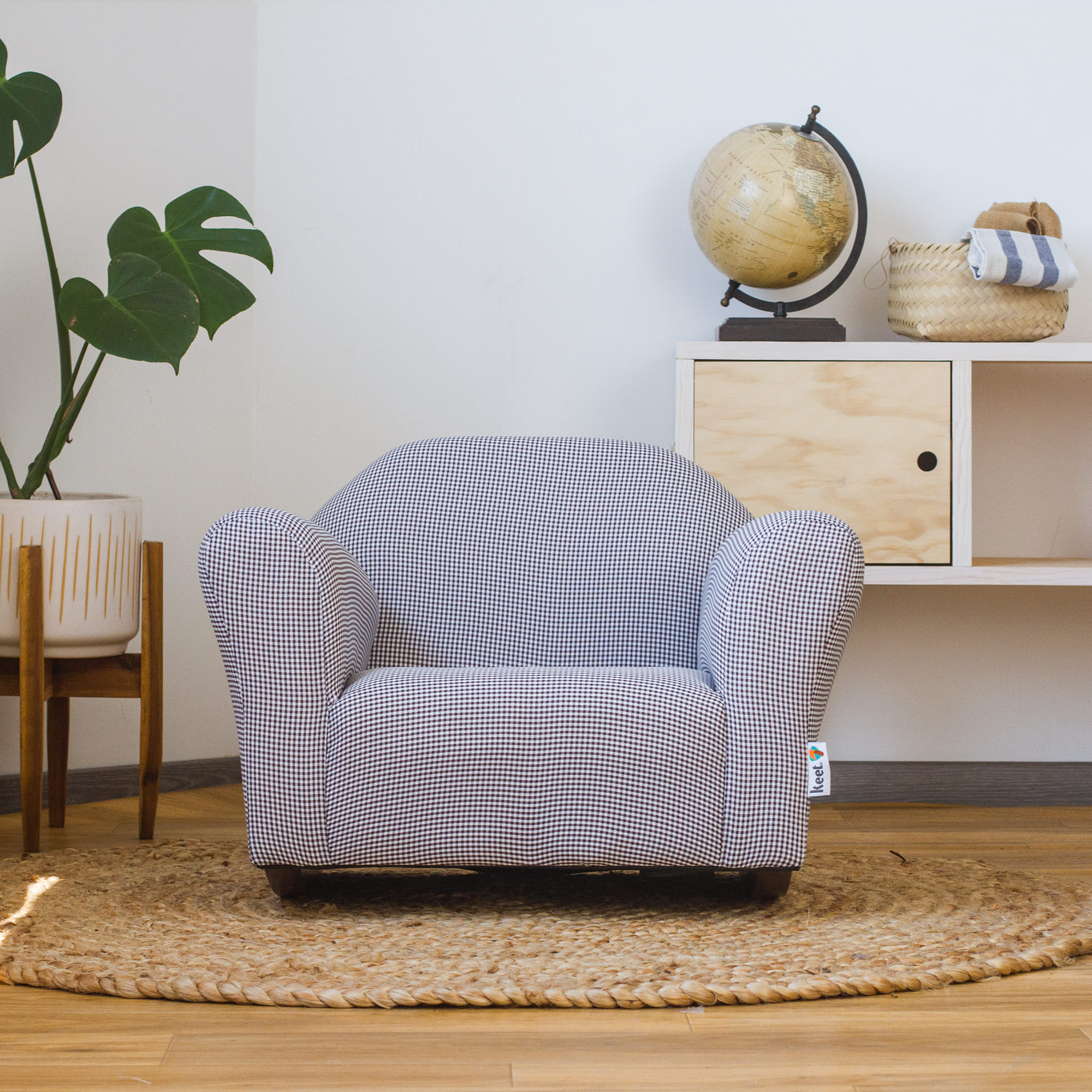 Sofa Infantil Keet; Mecedor, diseñado para el desgaste energetico de ...